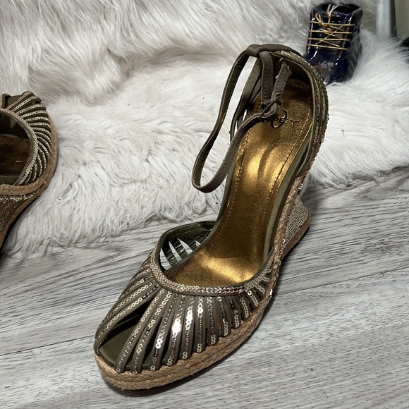 Joey | Shoes | Rare Joeys Gold Sequins Wedgesheels Size 75 M New ...